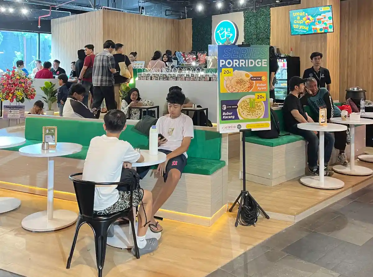 Treat a Cup d'Botanica Mall Bandung: Tempat Nongkrong Baru untuk WFC ...
